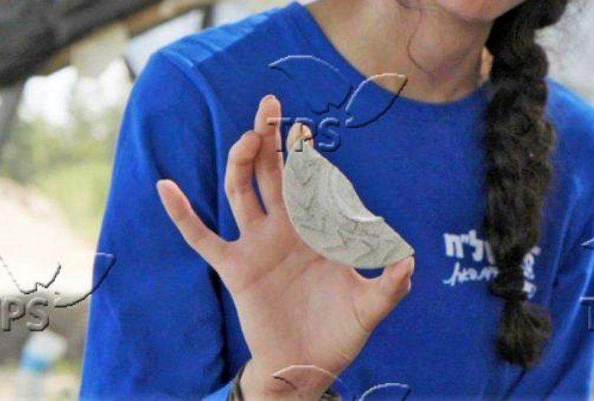 Teen discovers 1,500-year-old ‘magic mirror’ at Israeli excavation