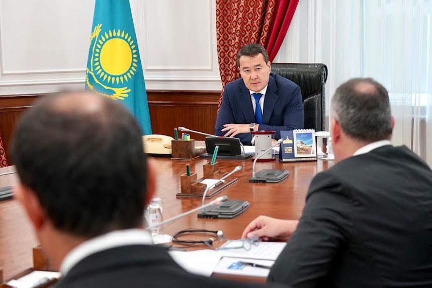 Kazakh PM Alikhan Smailov meets with TAV Airports CEO Serkan Kaptan