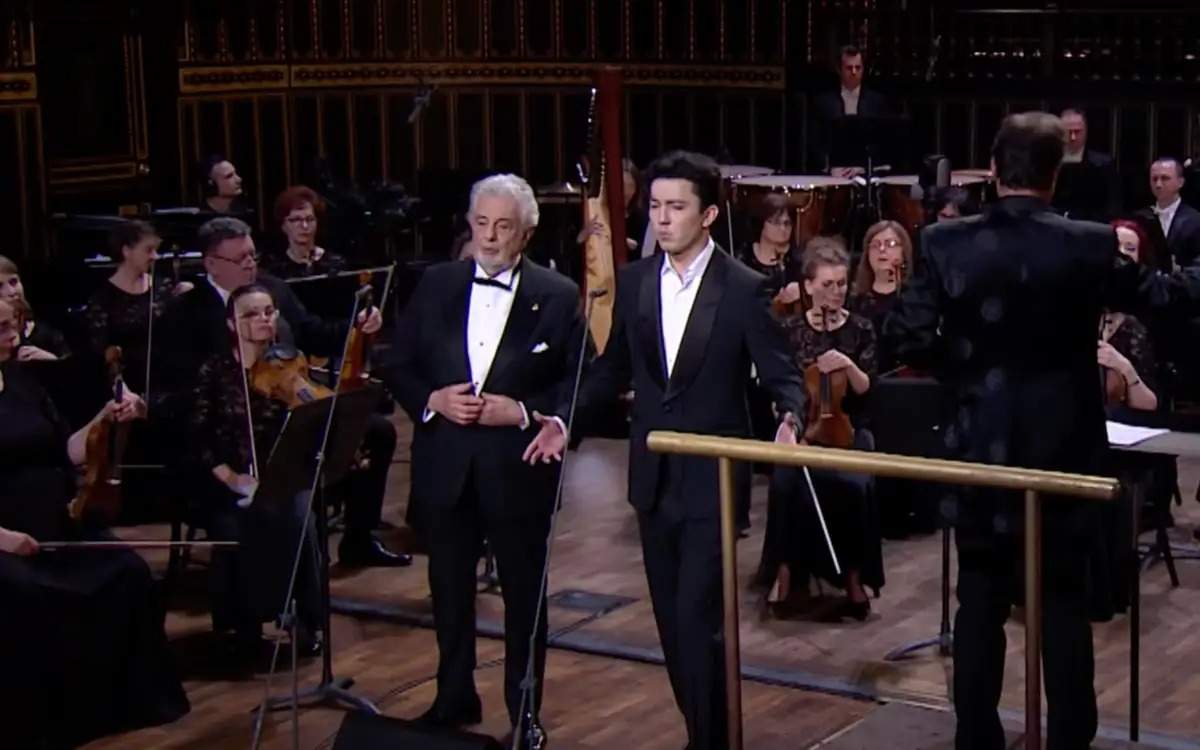 Kazakh singer Dimash Kudaibergen duetted with opera singer Plácido Domingo