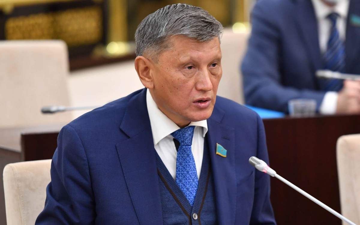 سەناتور جاسوسپىرىمدەردىڭ جۇكتىلىگى ماسەلەسى تۋراسىندا: بىلمەگەن بولىپ ...