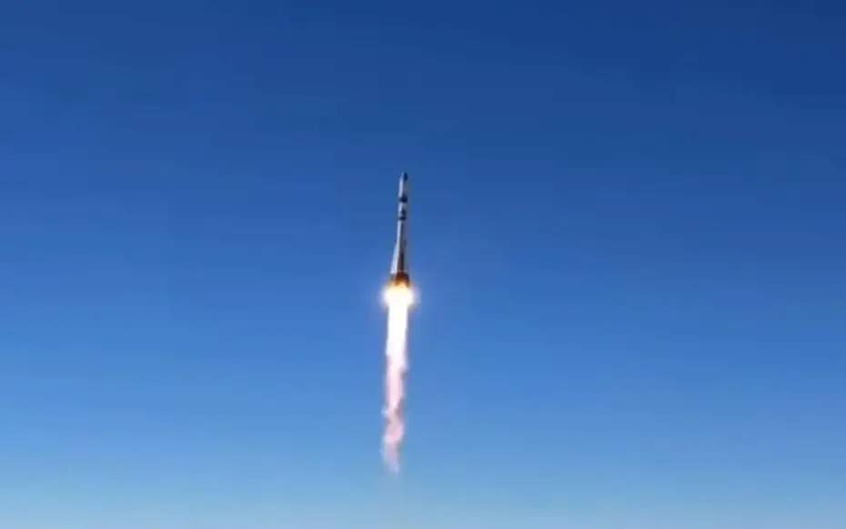 Soyuz 2.1a rocket with Progress MS-27 resupply ship launches to orbital ...