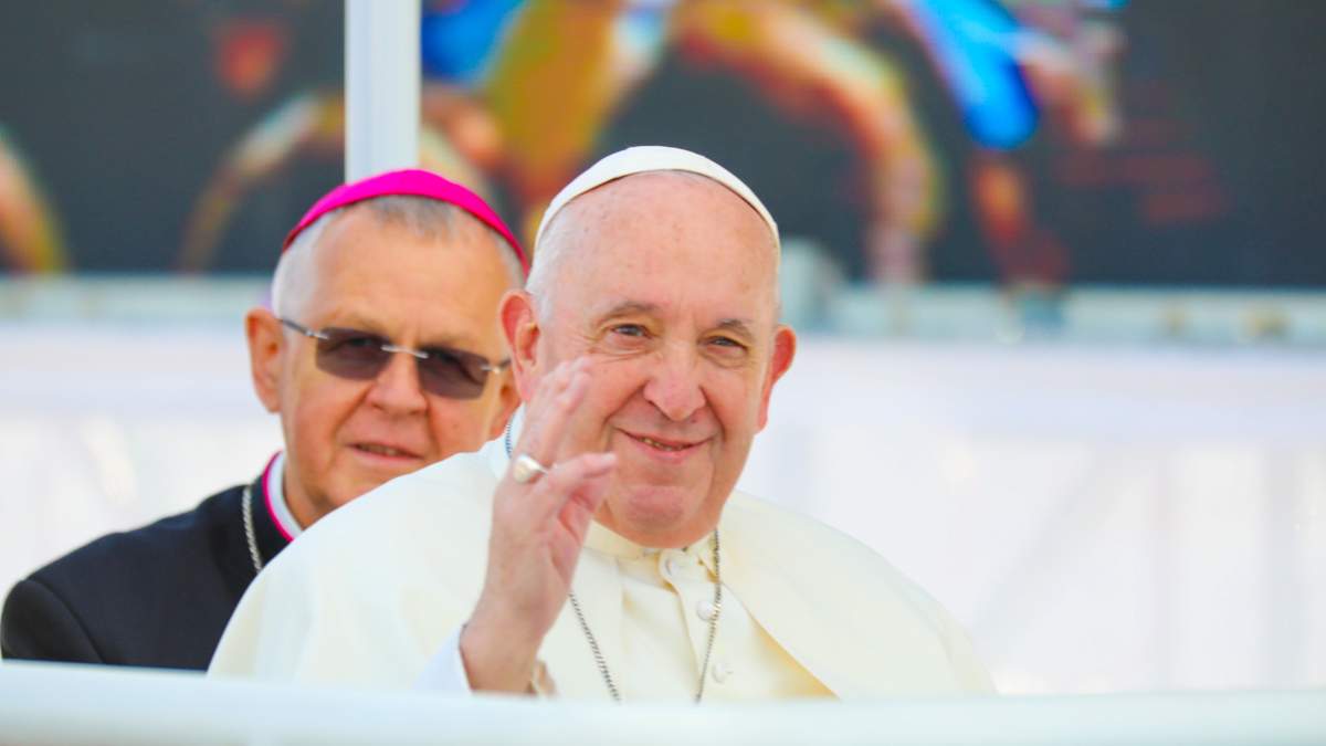 Pope Francis cuts cardinals' pay to pursue Vatican's 'zero deficit' goal