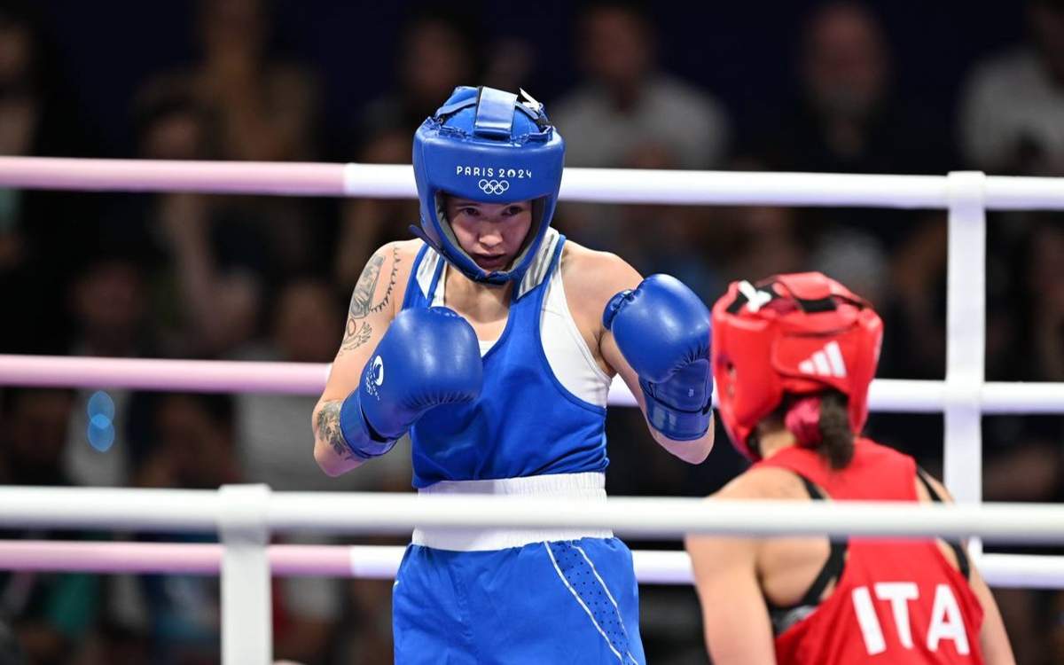 Boxer Nazym Kyzaibay wins at the start of Olympic Games