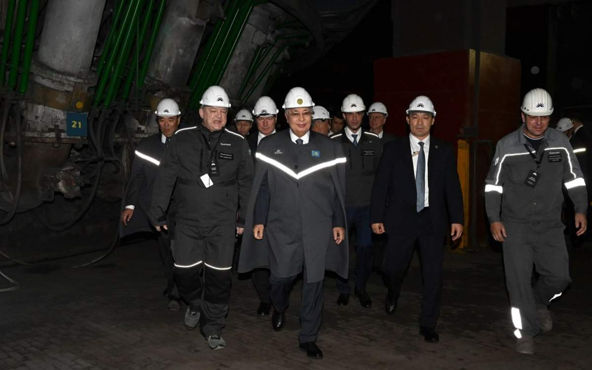 Kassym-Jomart Tokayev visits Qarmet metallurgical plant in Temirtau