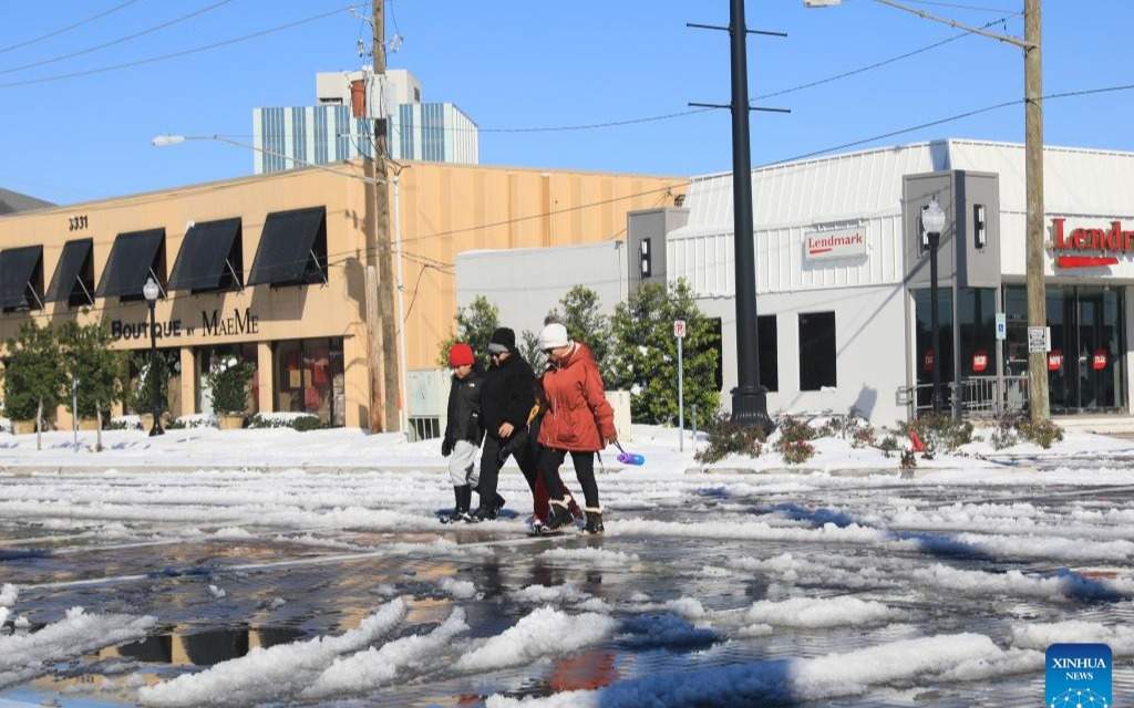 At least 9 dead as rare winter storm hits southern U.S.