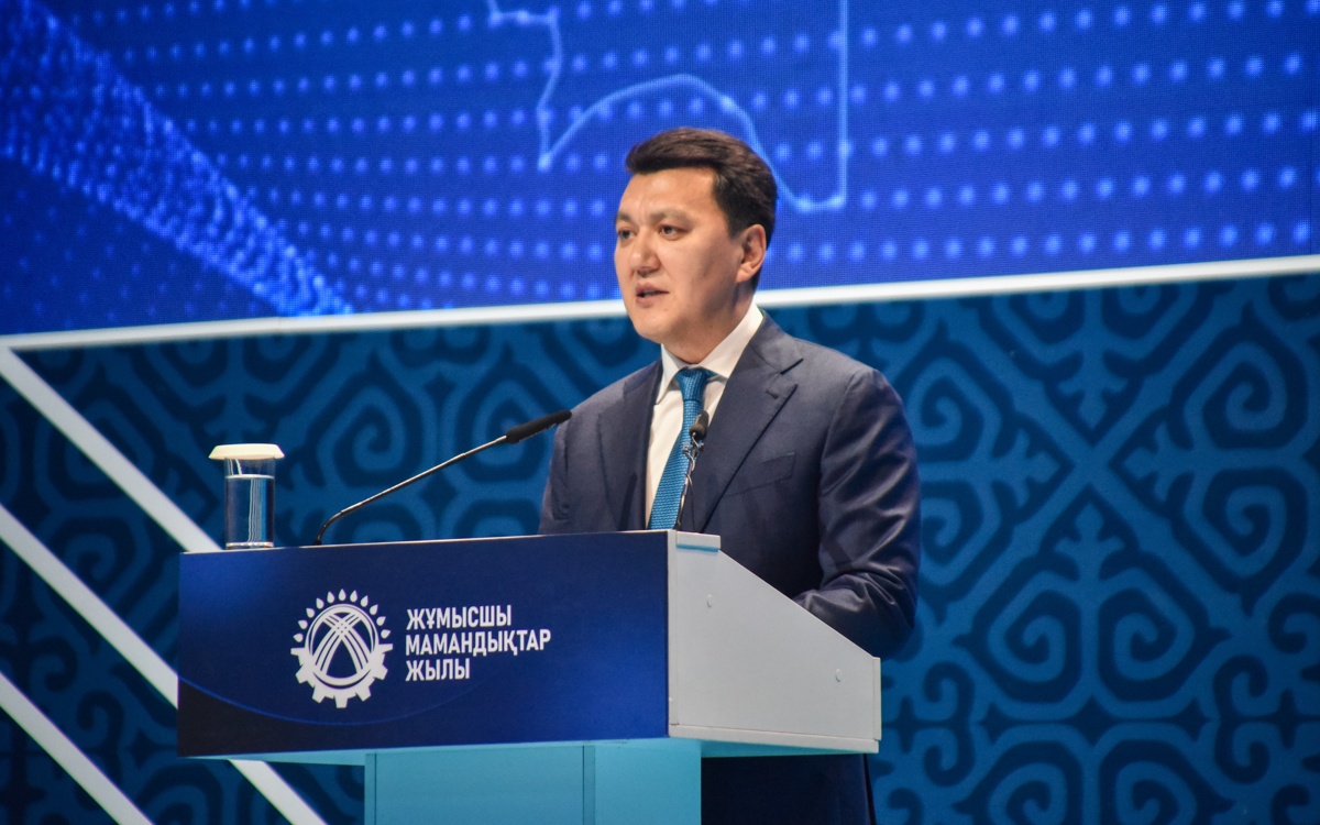 Year of Working Professions marks new stage of respect for labor ...