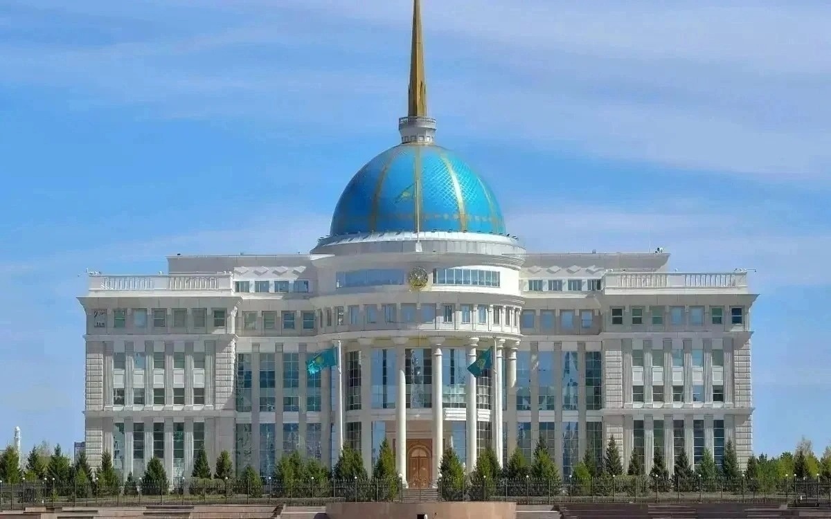 Давлат раҳбари номига Янги йил табриклари келяпти