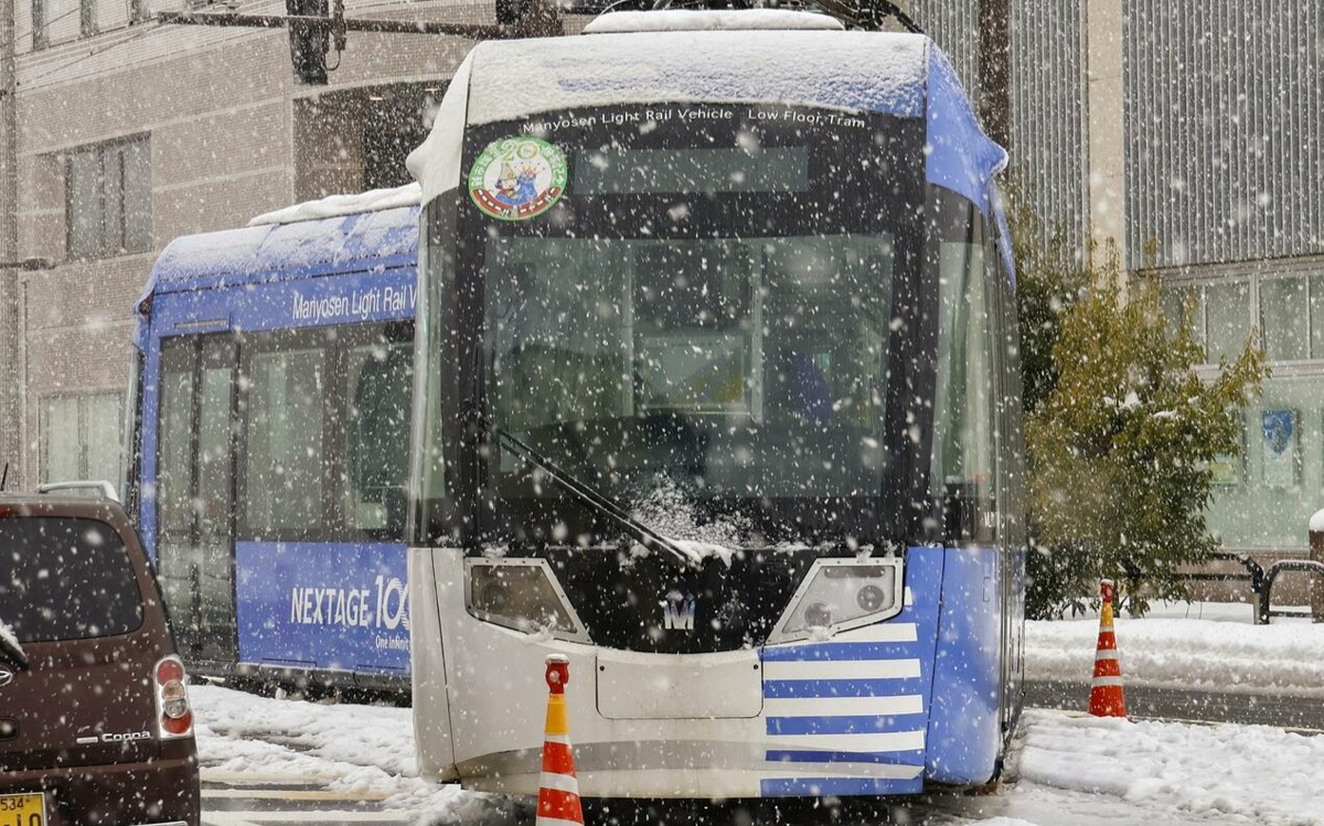 Heavy snow persists on Sea of Japan coast, traffic disruptions expected