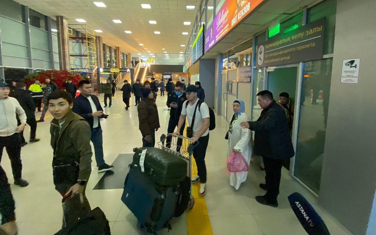 Charter flight brings Kazakhstani pilgrims from Medina to Atyrau