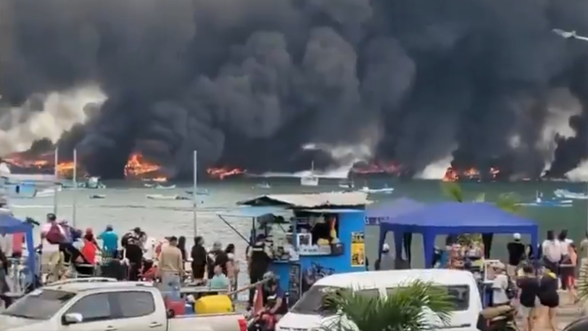 Two injured, 35 fishing boats destroyed in Ecuador port fire
